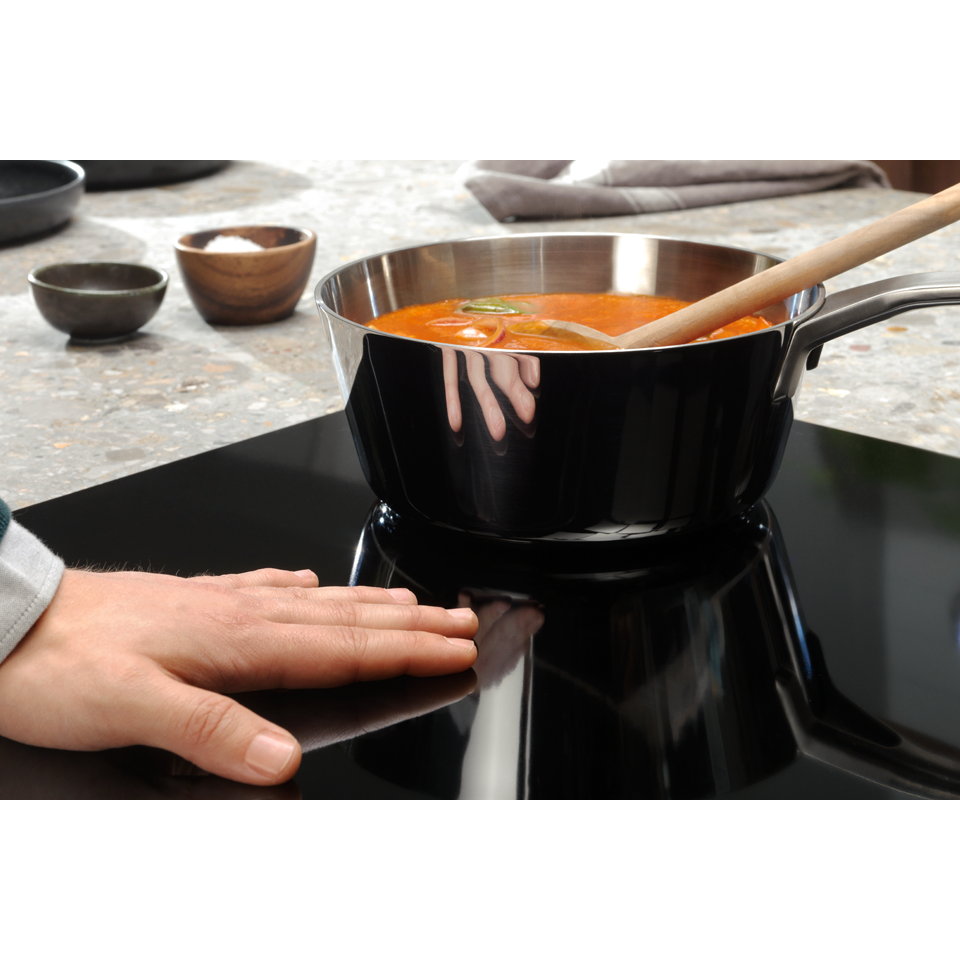 60cm UltimateTaste 300 built-in induction hob with 4 cooking zones ...