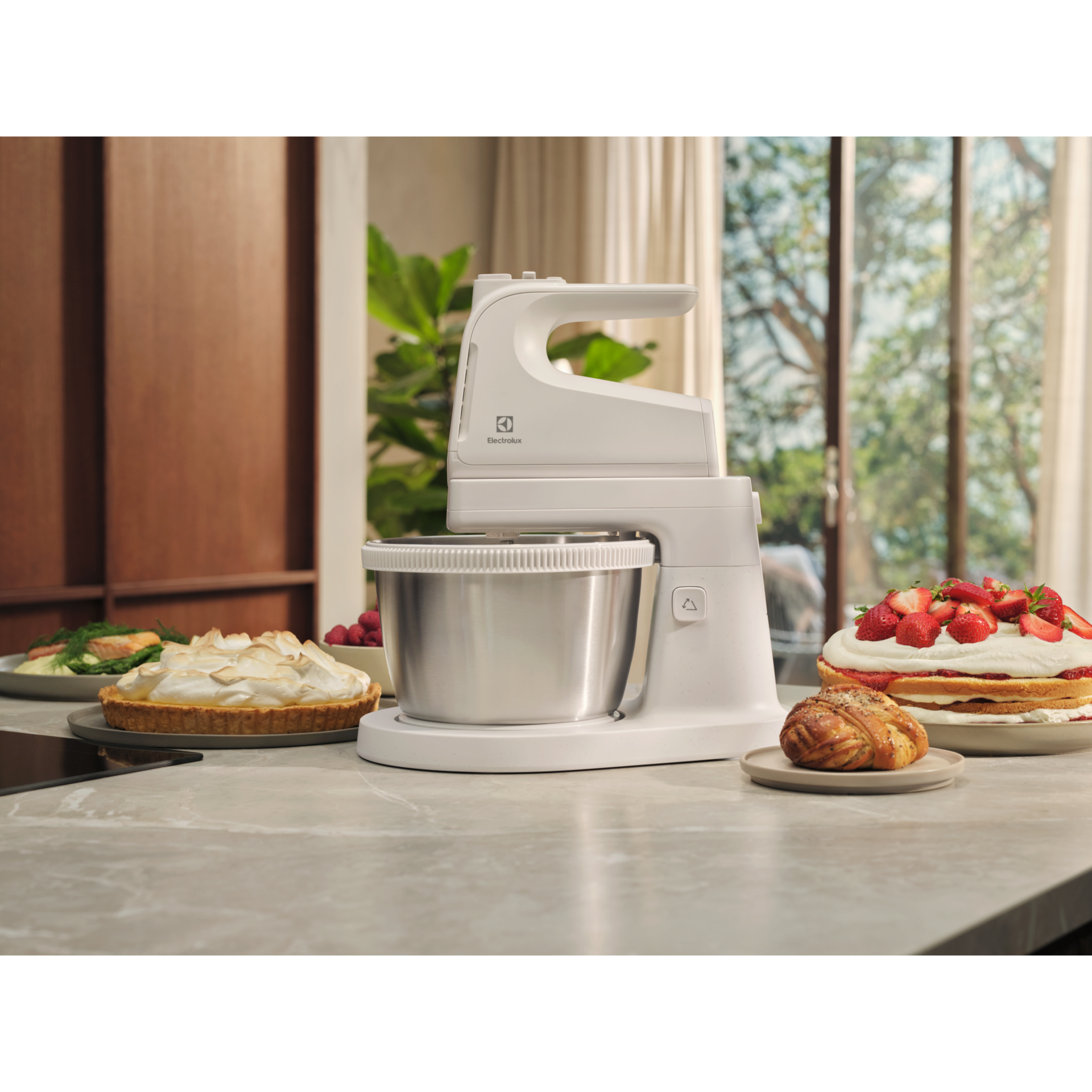 เครื่องผสมอาหารแบบมีฐานตั้ง UltimateTaste 300 - E3SM1-100W | Electrolux ...